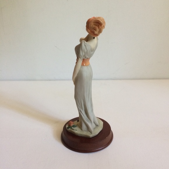 La Verona Collection | Accents | Figurine Of Lady In 4s Era | Poshmark